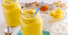 Delicious Turmeric Mango Smoothie Recipe